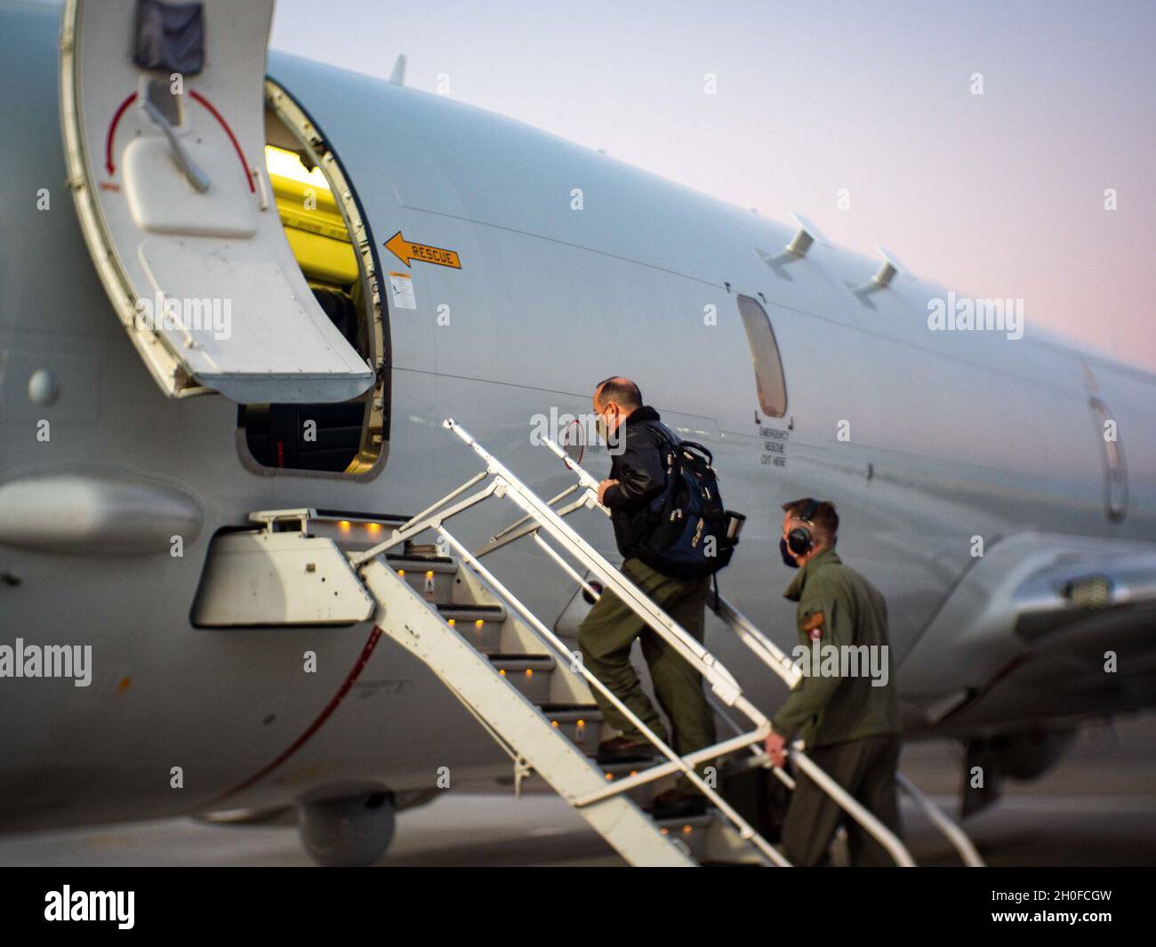 210224-N-VH871-1017 SIGONELLA, Italy (Feb. 24, 2021) Capt. Tim Thompson, Commander Task Force 67 ...