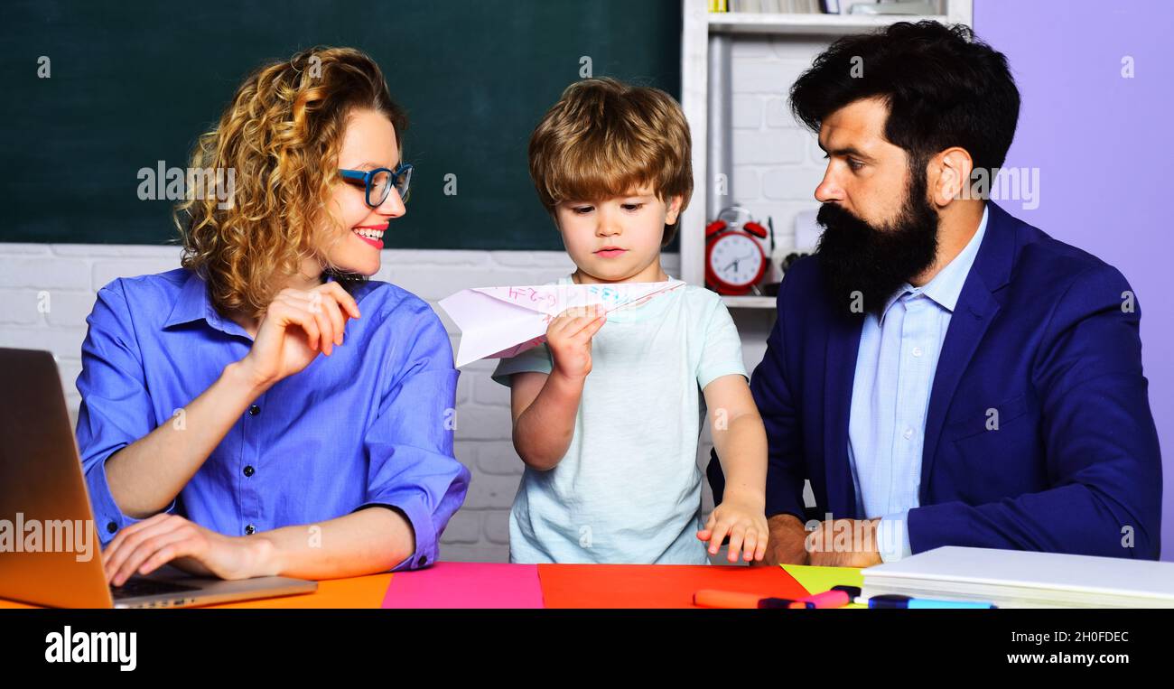 Parents school teacher classroom hi-res stock photography and images ...