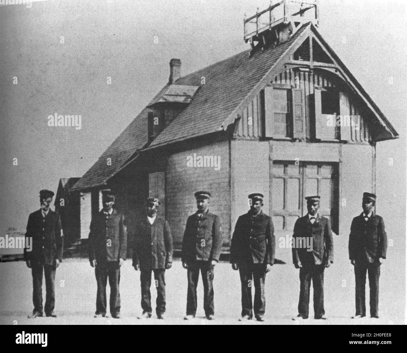 Rare photo showing the heroic Pea Island Lifesaving Station crew ...