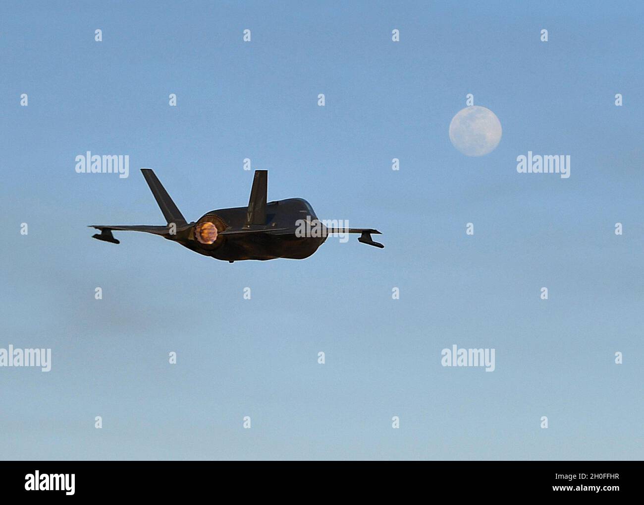 Conventional takeoff hi-res stock photography and images - Alamy