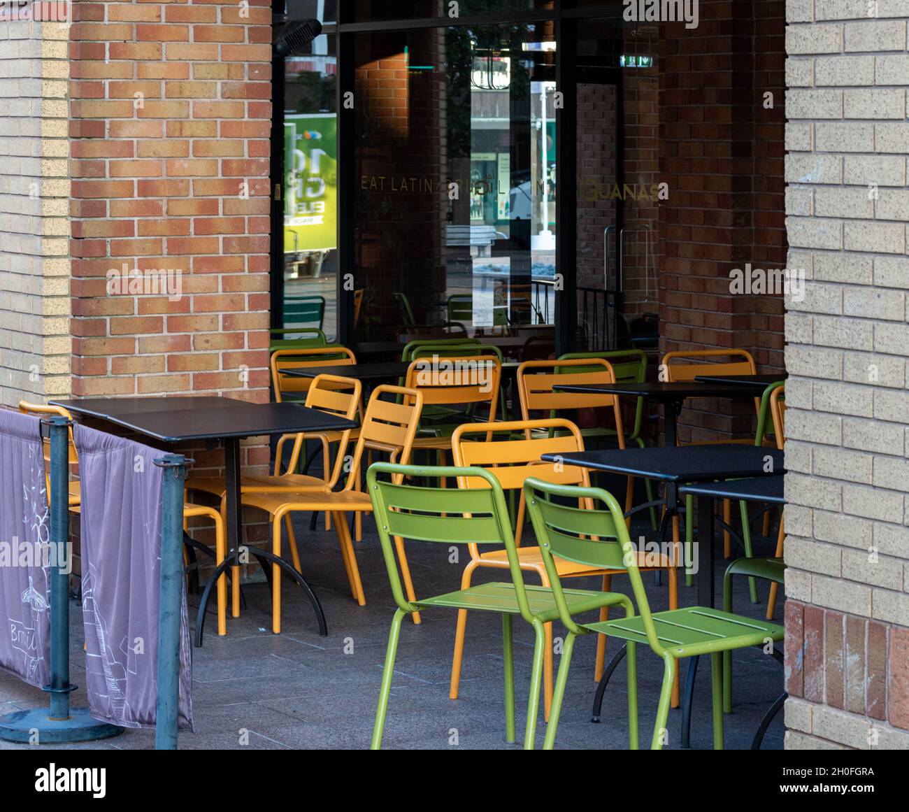 Empty chairs in a restaurant hi-res stock photography and images - Alamy