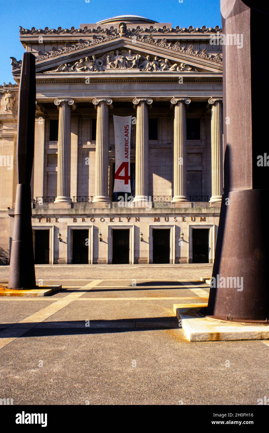 Brooklyn museum building 1990 hi-res stock photography and images - Alamy