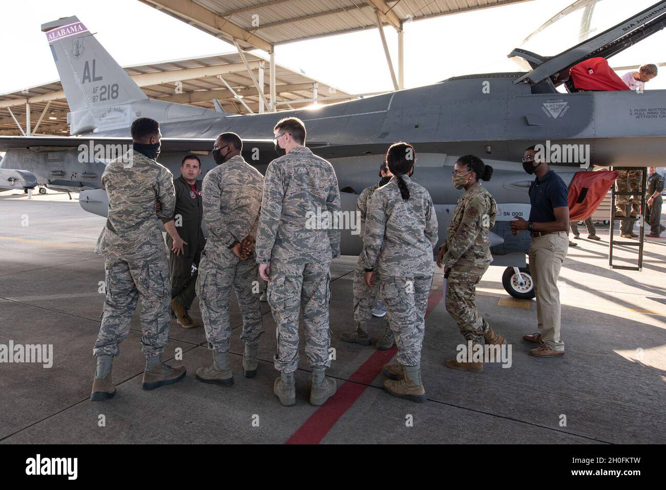 A 187th Fighter Wing pilot gives AFROTC members an F-16 Familiarization ...