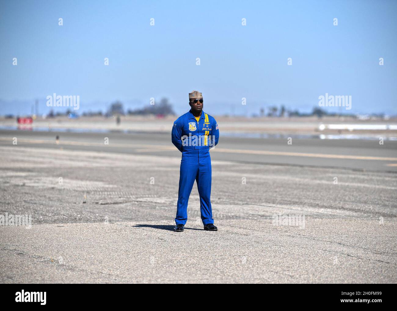 Air show narration hi-res stock photography and images - Alamy