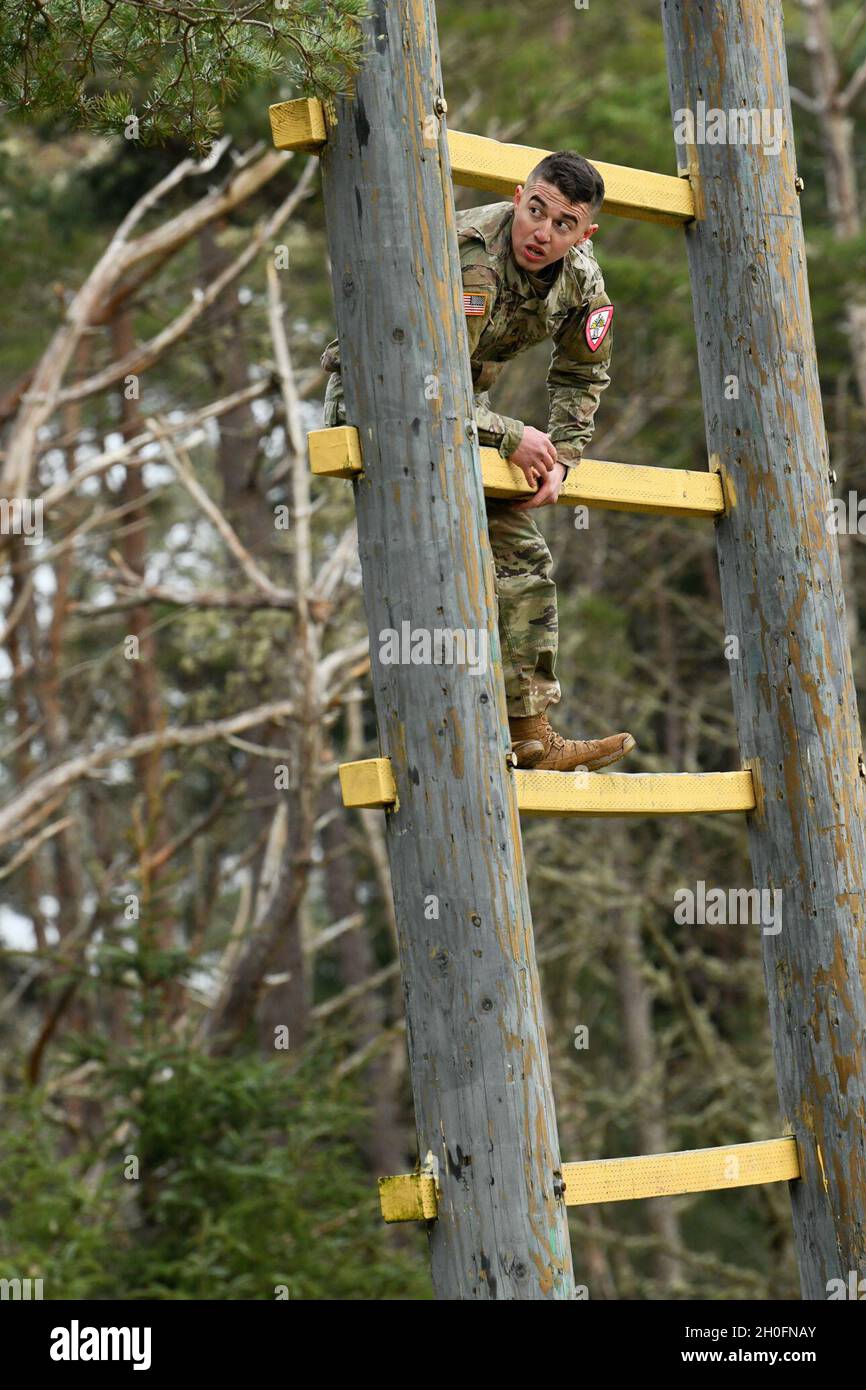 Oregon Army National Guard Soldiers take on the Camp Rilea Obstacle ...