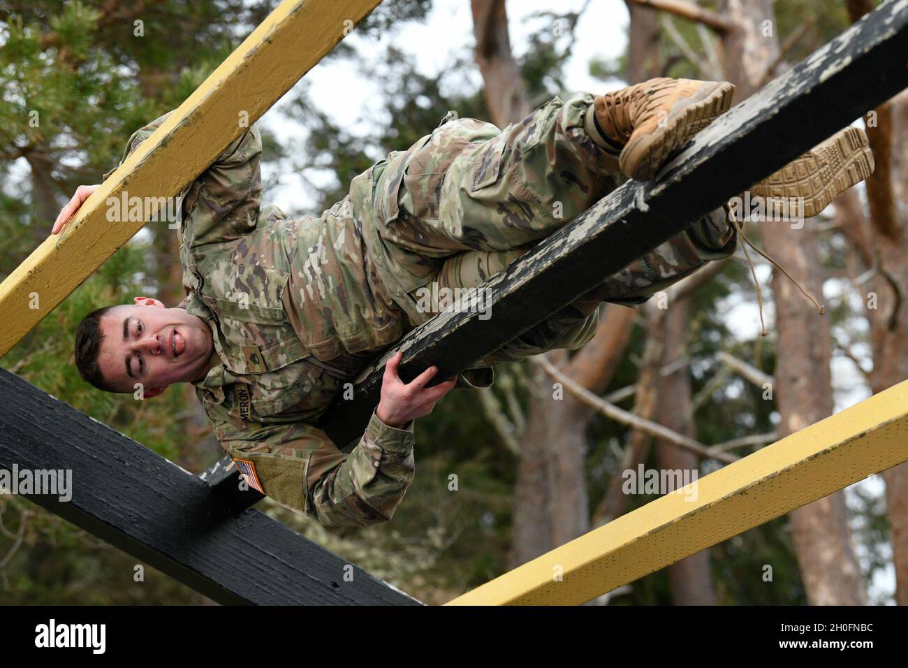 Oregon Army National Guard Soldiers take on the Camp Rilea Obstacle ...