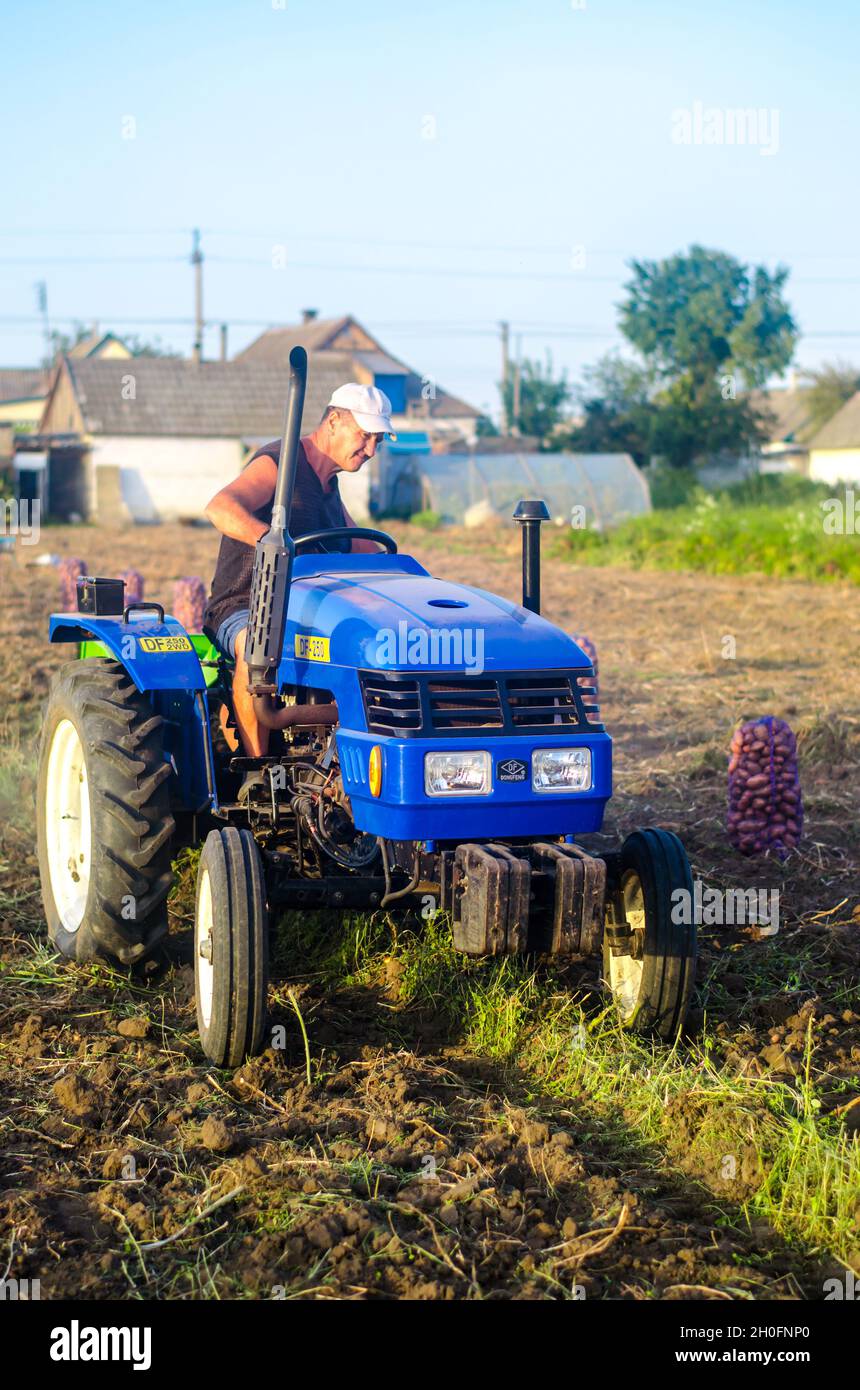 Driving surface aggregate hi-res stock photography and images - Alamy