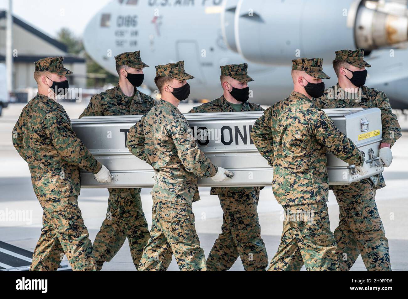 Weighted carry hi-res stock photography and images - Alamy