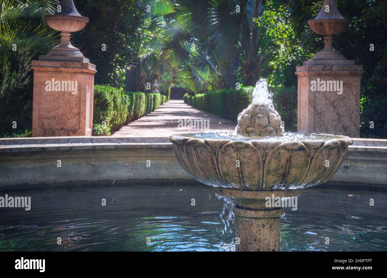 Vintage fountain in the garden hi-res stock photography and images - Alamy