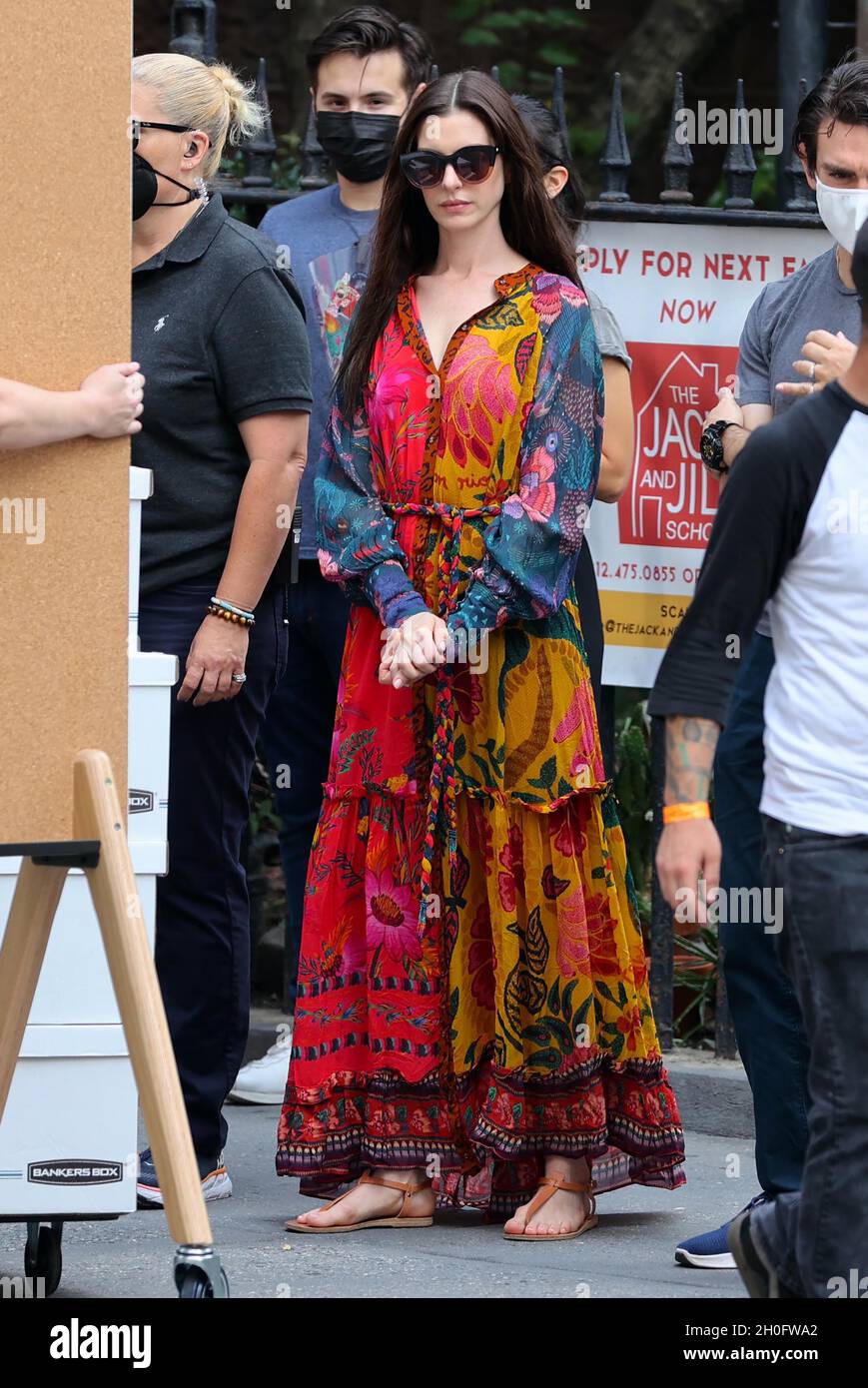New York - NY - 20210910- A Colorful Anne Hathaway and a Barefoot Jared ...