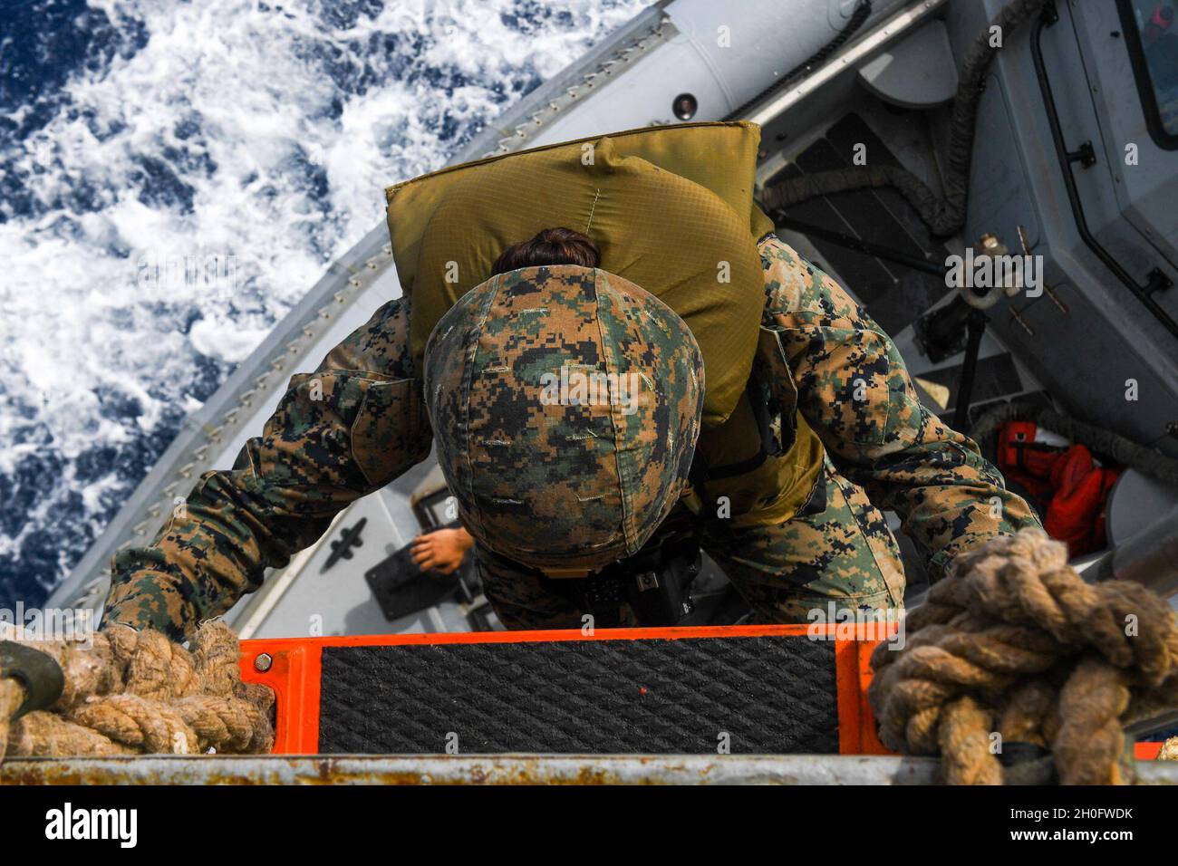 Ladder tuck hi-res stock photography and images - Alamy