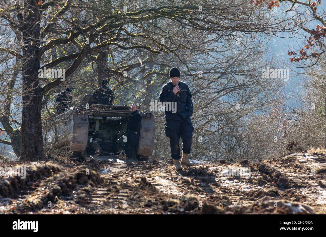 U.S. Army Soldiers assigned to the 1st Battalion, 4th Infantry Regiment ...