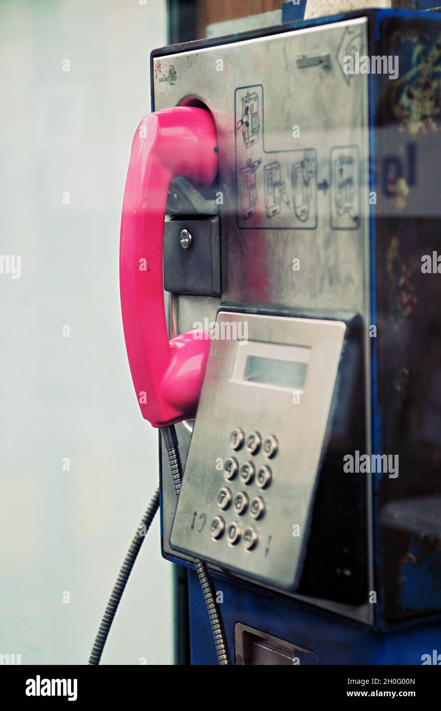 Retro telephone booth hi-res stock photography and images - Alamy