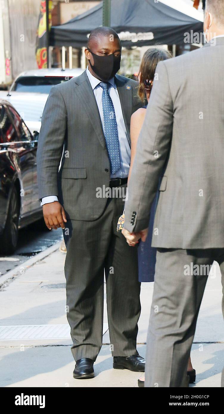 New York - NY - 20210907 Brian Benjamin outside the studios of Good ...