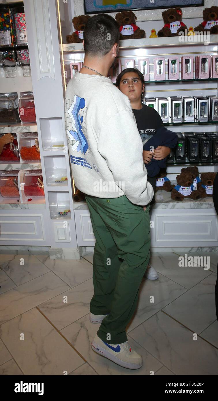-Las VegasNV -20210918 Scott Disick and his childrenMason ...