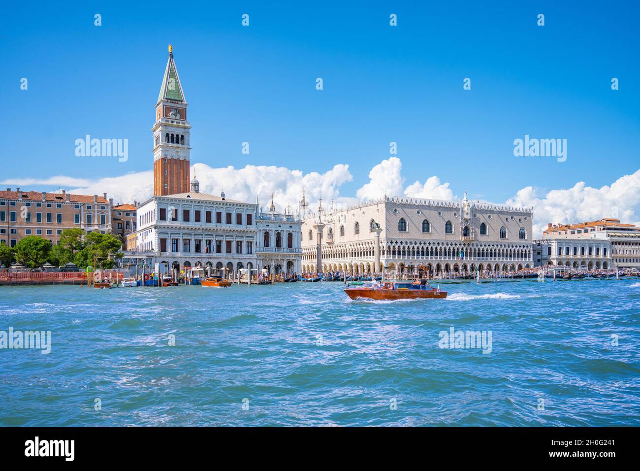 Venice historical center waterfront. Landmarks around St Mark Square ...