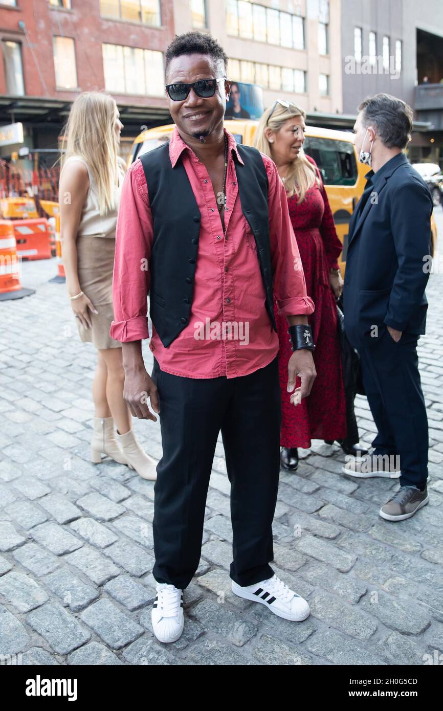 New York - NY - 20210910 - Cuba Gooding Jr. Rips Open His Shirt Outside ...
