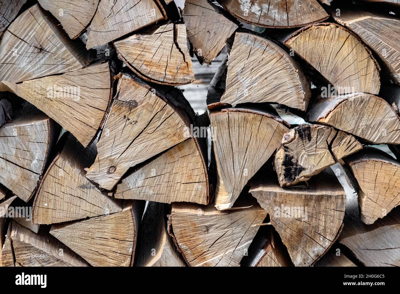 Chopped wood hi-res stock photography and images - Alamy