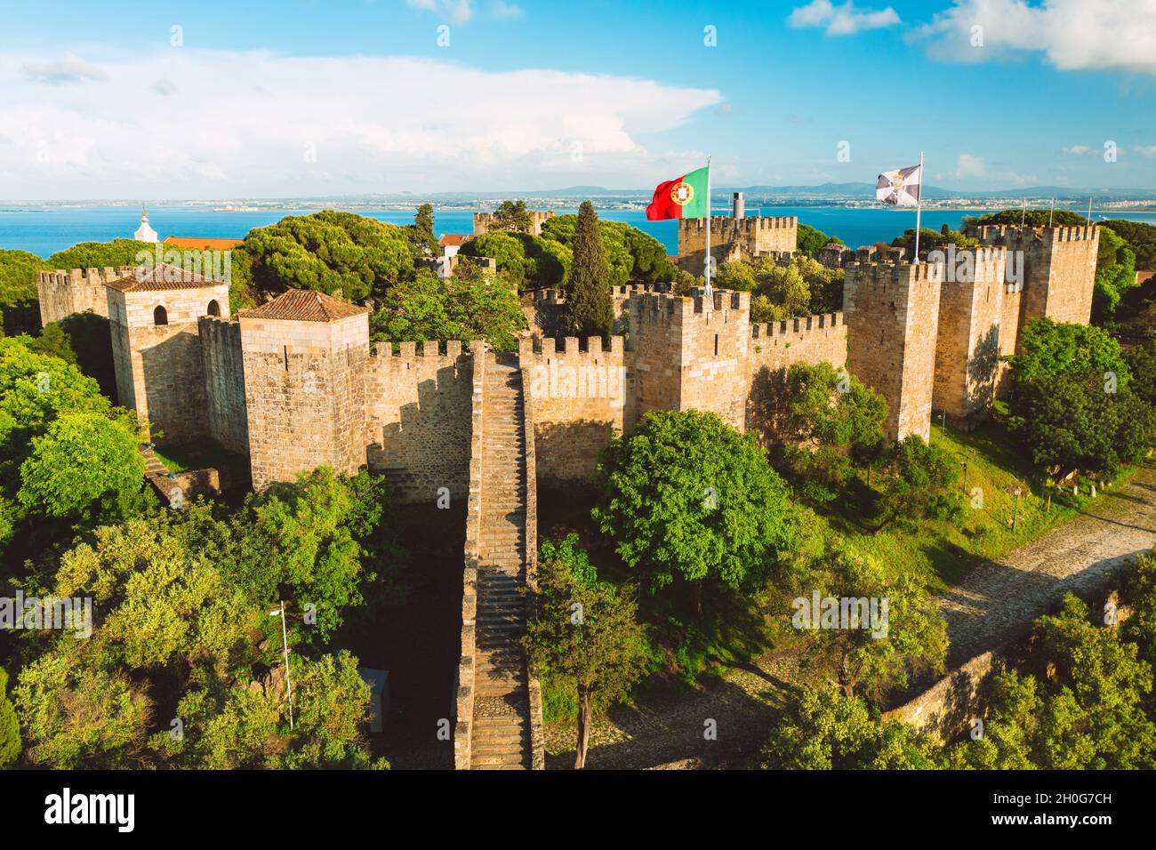 Sao jorge castle saint george castle moorish castle hi-res stock ...