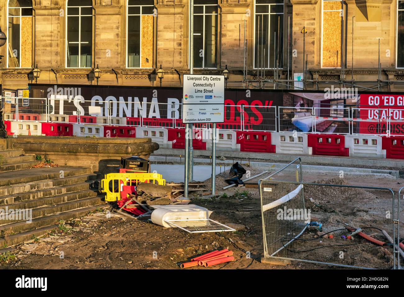 Liverpool, UK. 11th Oct, 2021. Abandoned road works as Liverpool ...