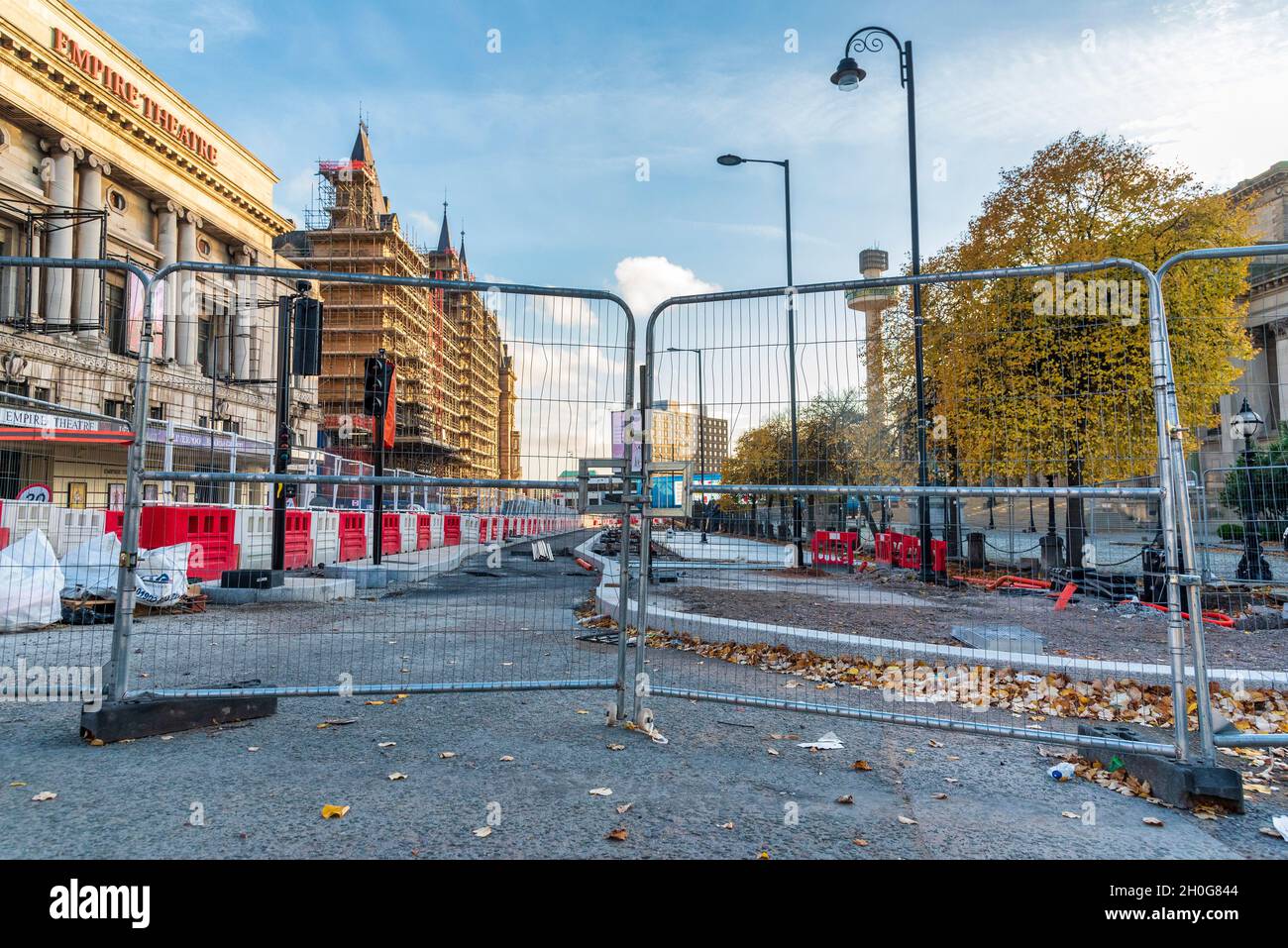 Liverpool, UK. 11th Oct, 2021. A view of Lime Street through locked ...