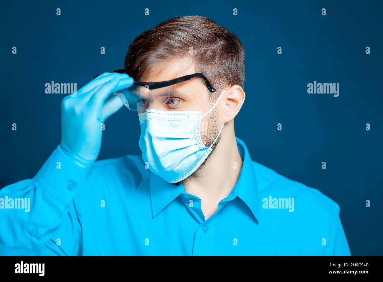 Doctor puts on safety glasses hi-res stock photography and images - Alamy