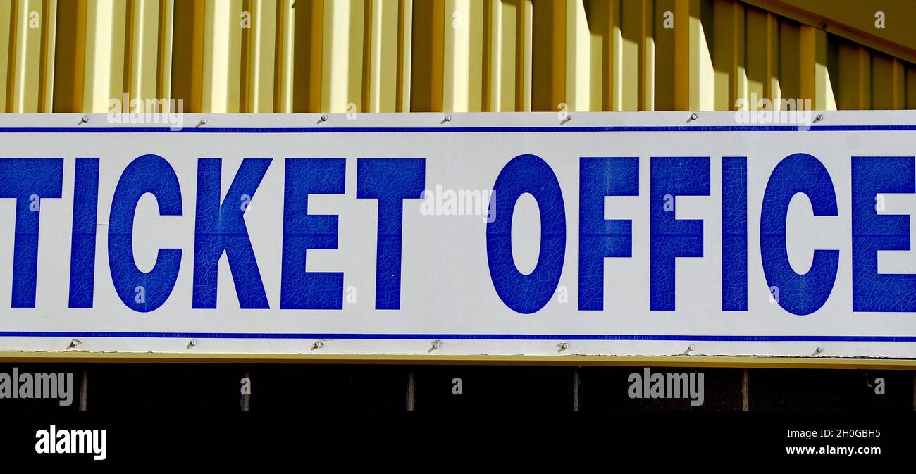 Office direction sign hi-res stock photography and images - Alamy
