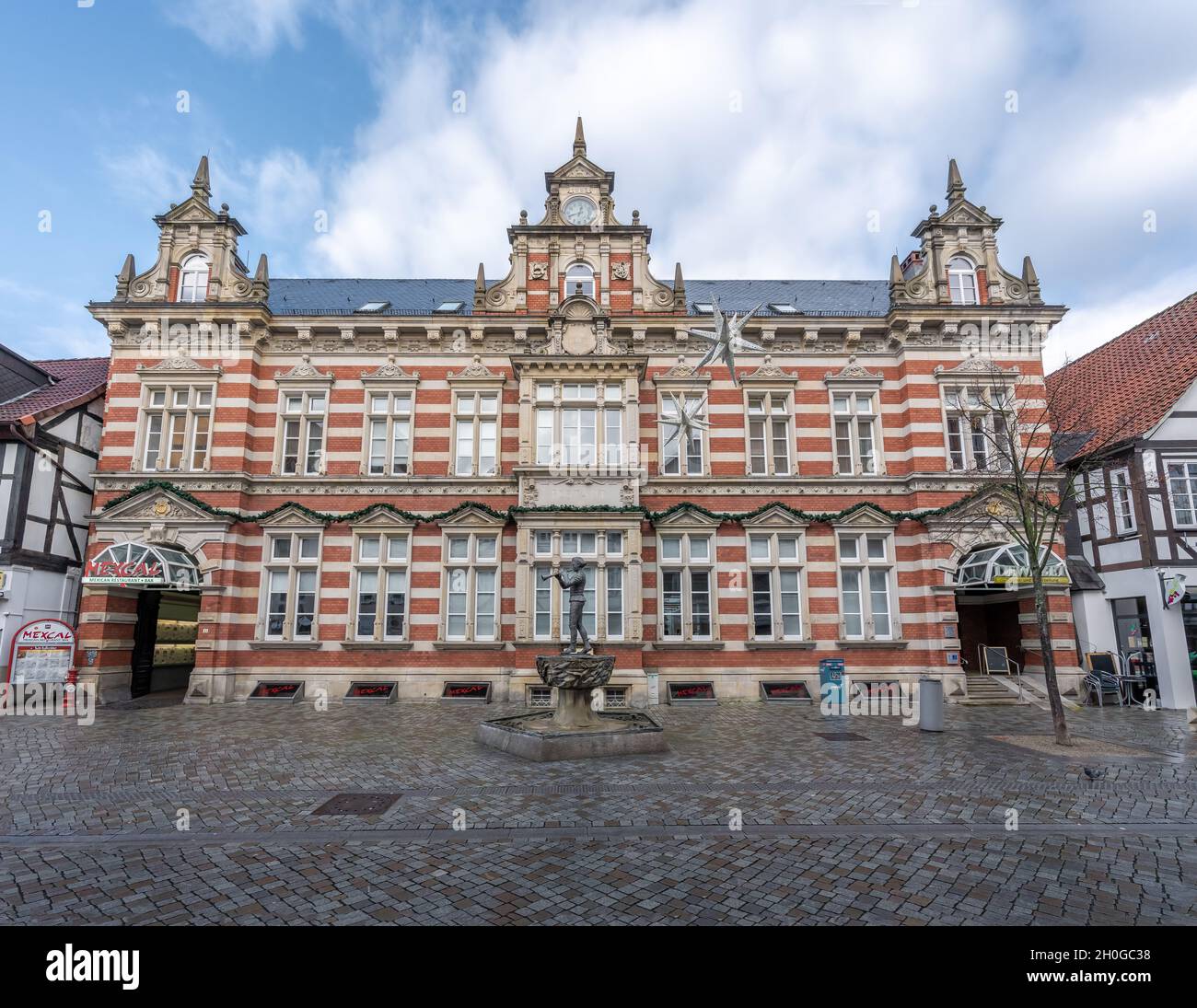 Pied Piper Statue in front of Old Post Office - Hamelin, Lower Saxony ...