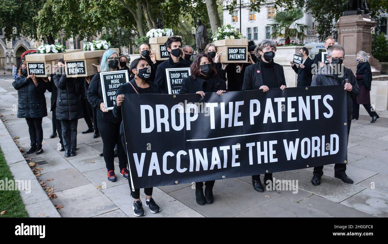 Downing Street, London, UK. 2021-10-10. A funeral procession protest ...