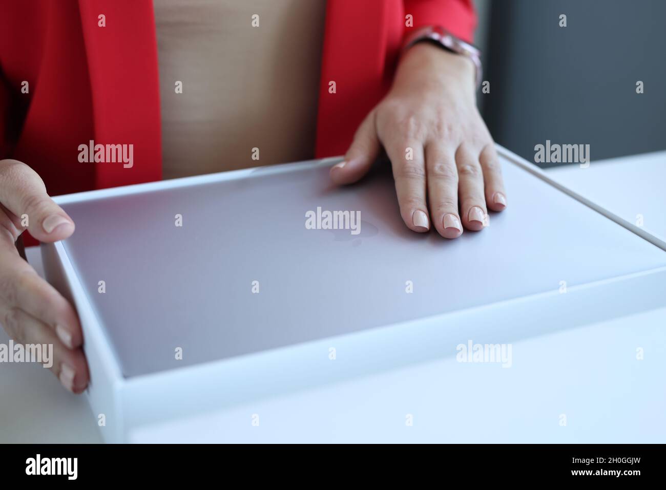 Unboxing technology hi-res stock photography and images - Alamy