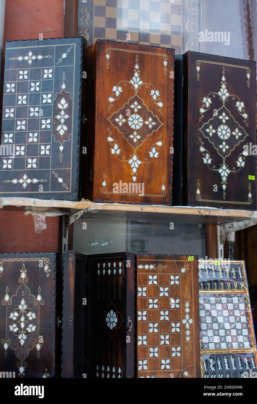 Chess boards display hi-res stock photography and images - Alamy
