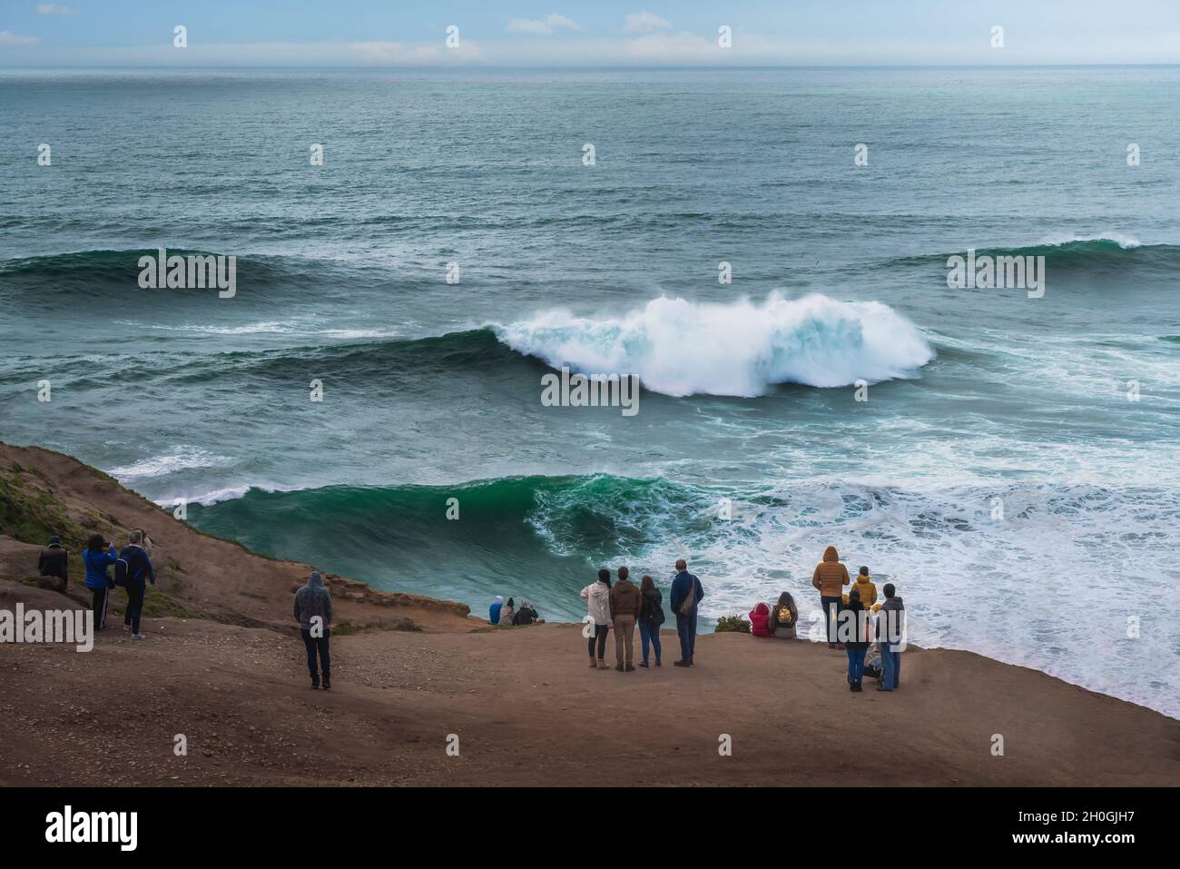 Nazare portugal surf hi-res stock photography and images - Alamy