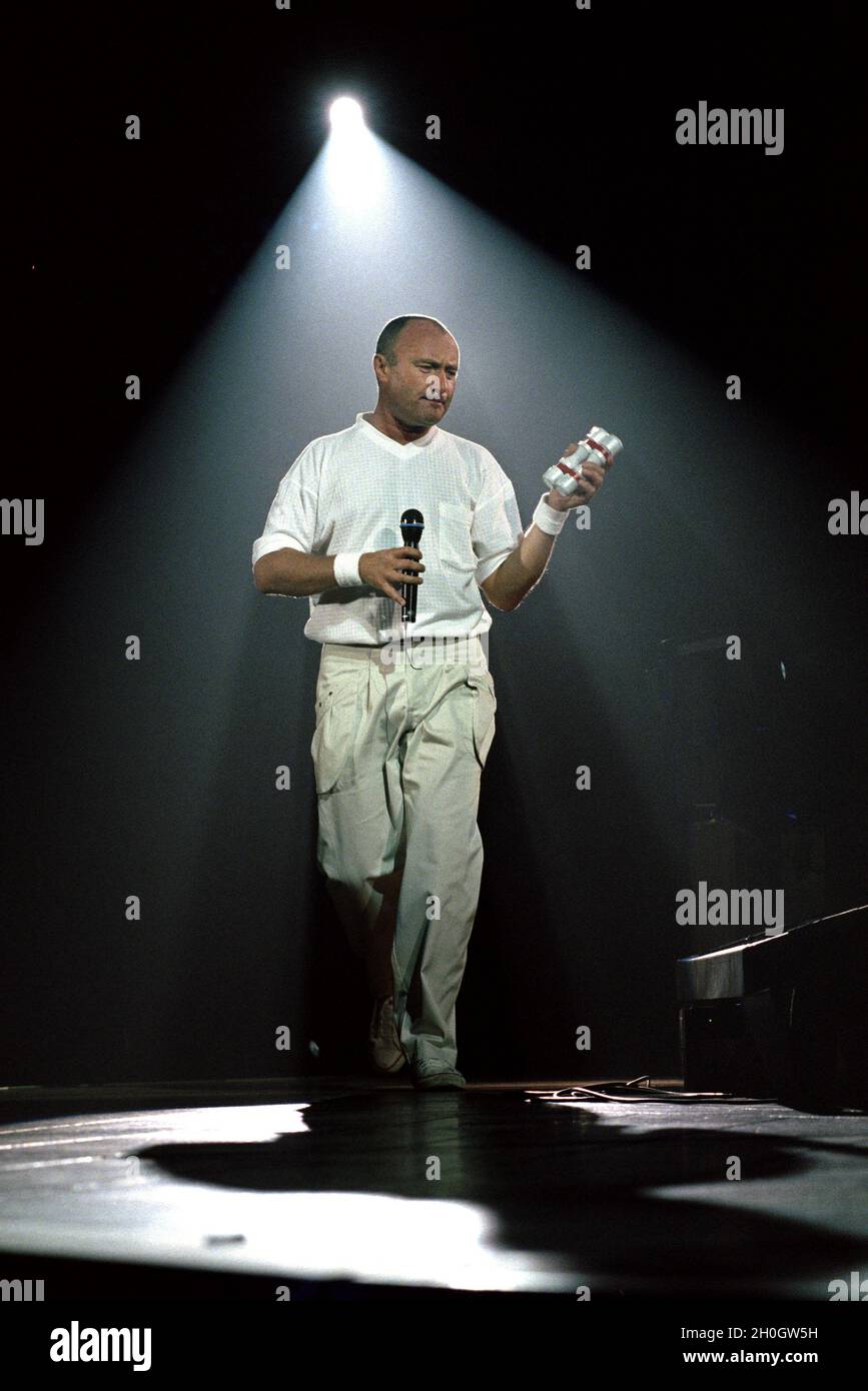 Milan Italy 1997-10-09 : Live concert of Phil Collins al the Forum ...