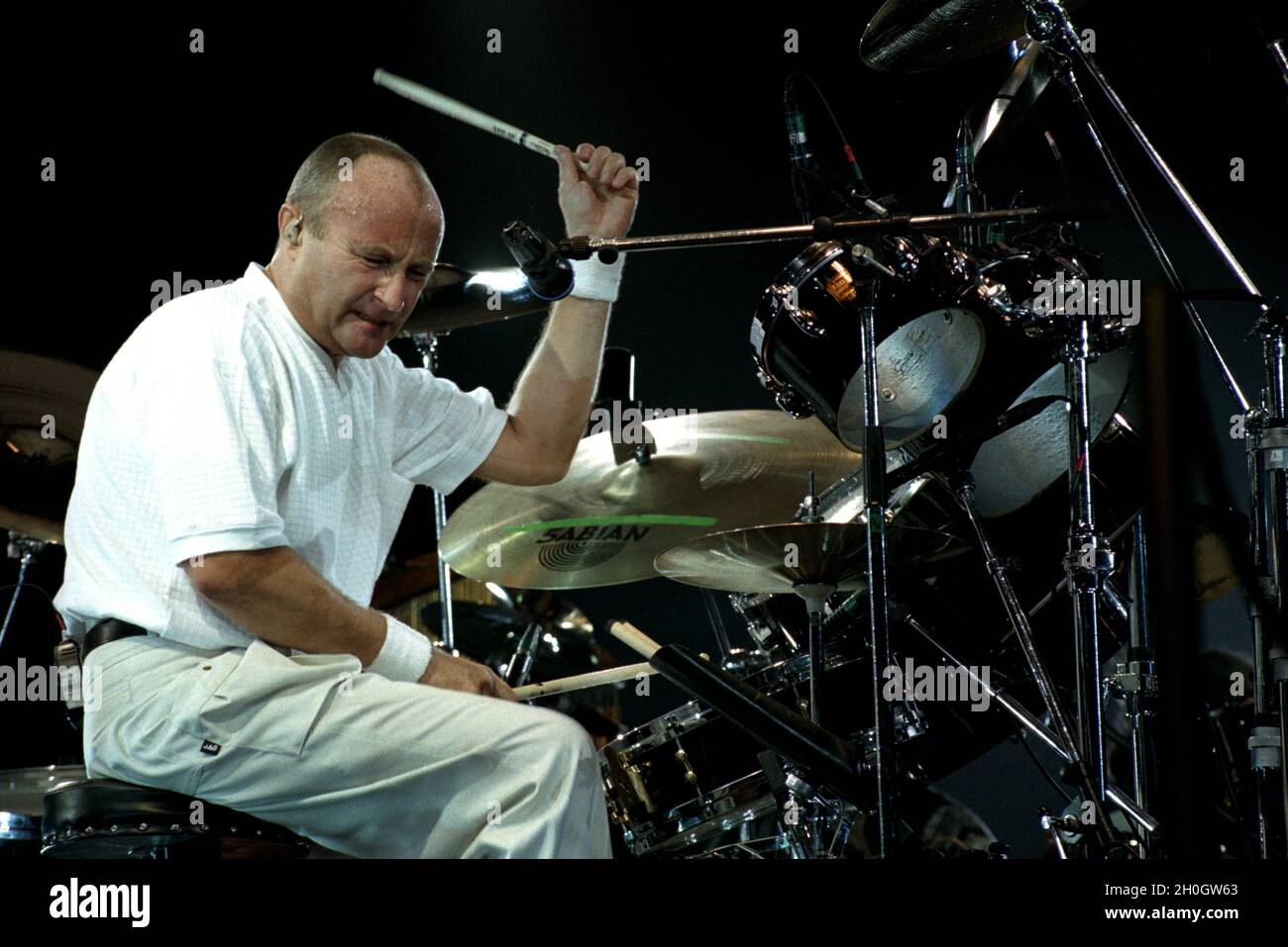 Milan Italy 1997-10-09 : Live concert of Phil Collins al the Forum ...