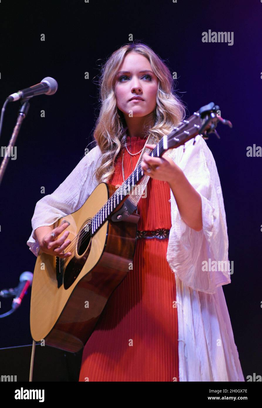 Emily ann roberts hi-res stock photography and images - Alamy