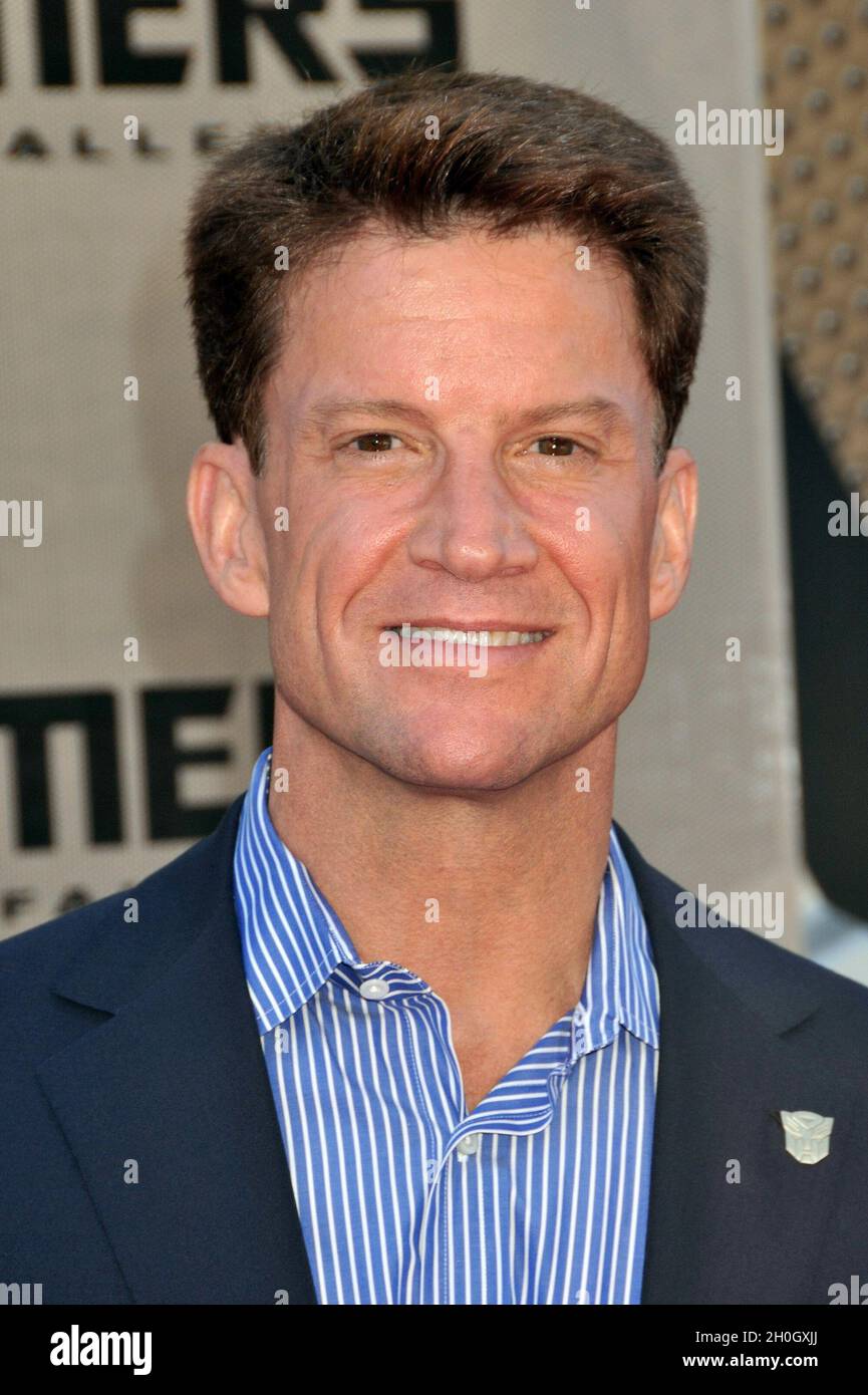 Transformers revenge of the fallen hi-res stock photography and images ...