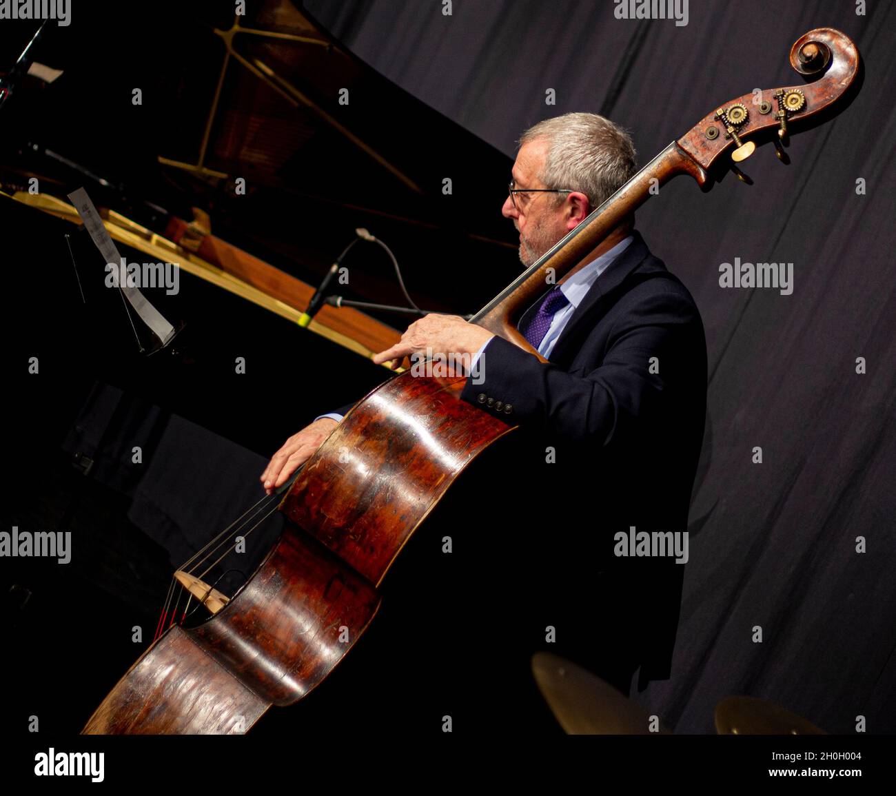 Dave Green playing with the Scott Hamilton Quartet at Herts Jazz Club ...