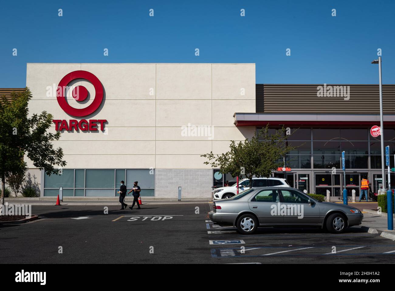 Target store entrance hi-res stock photography and images - Alamy