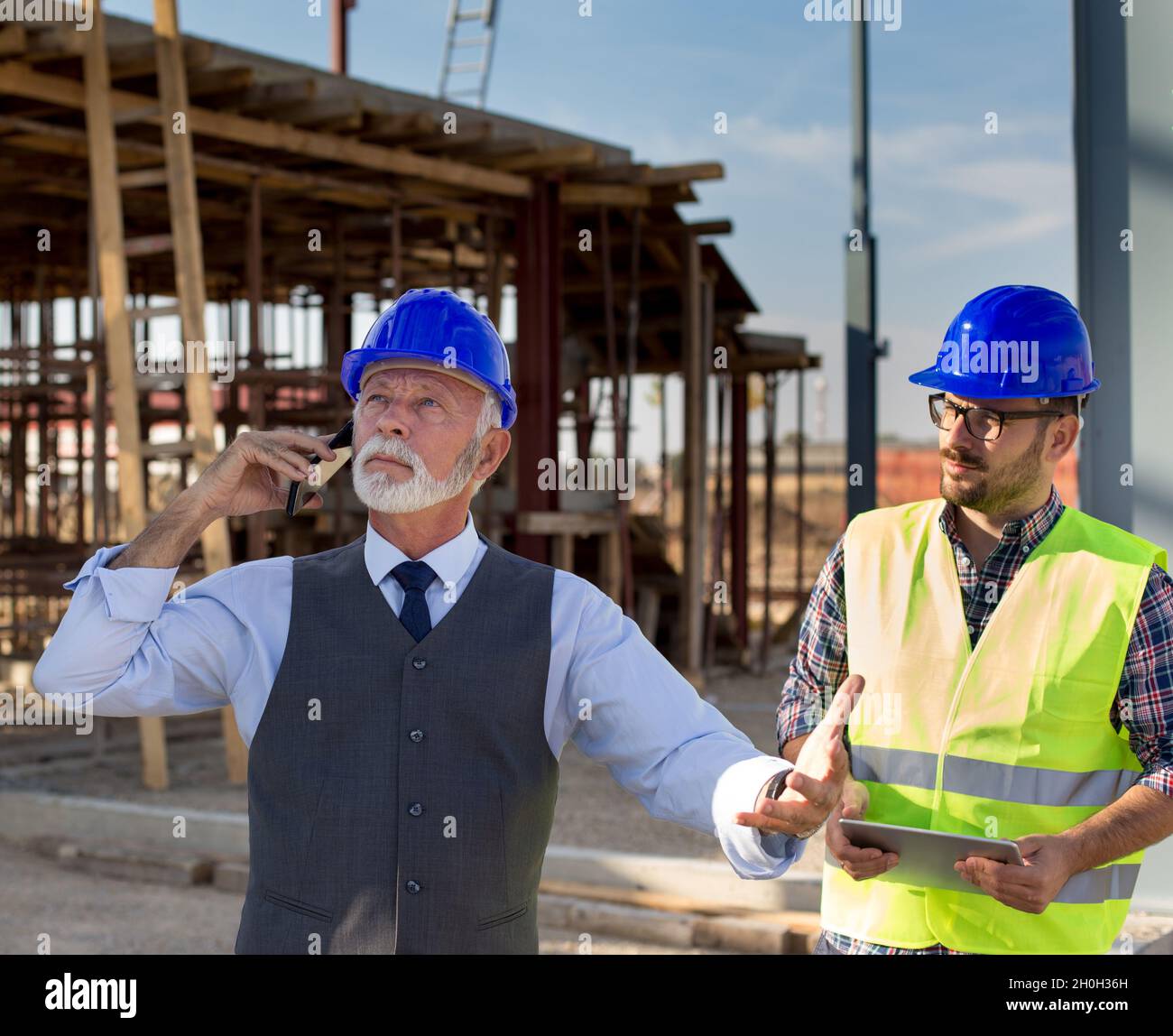 Angry construction worker hi-res stock photography and images - Alamy