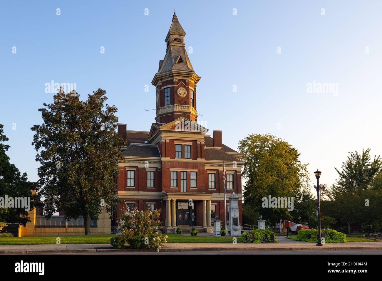 Graves county courthouse hi-res stock photography and images - Alamy