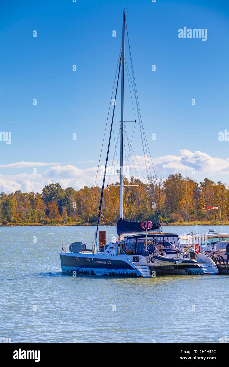 Catamaran hull hi-res stock photography and images - Alamy