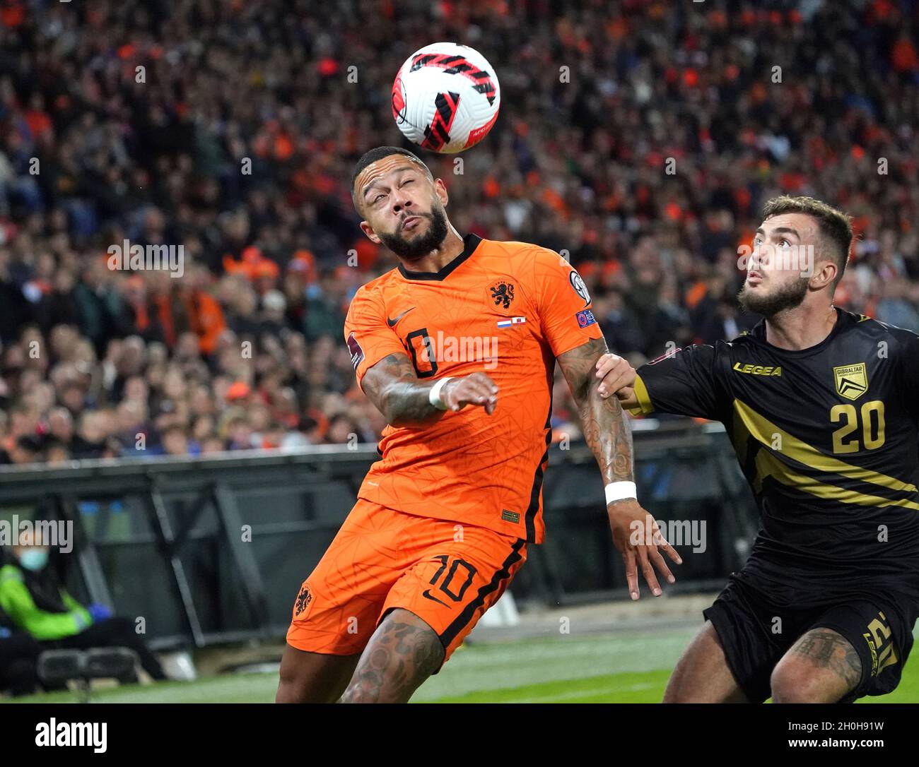 Memphis Depay of the Netherlands and Ethan Britto of Gibraltar in ...