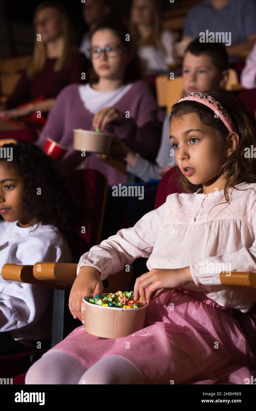 Children popcorn movie hi-res stock photography and images - Alamy