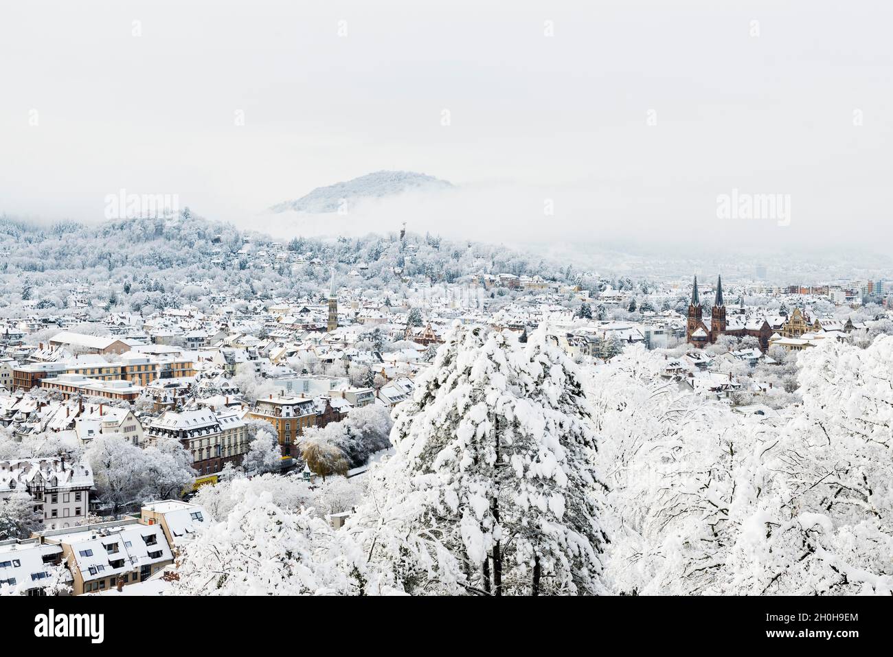 Winter atmosphere with snow, view from Schlossberg, Freiburg im ...