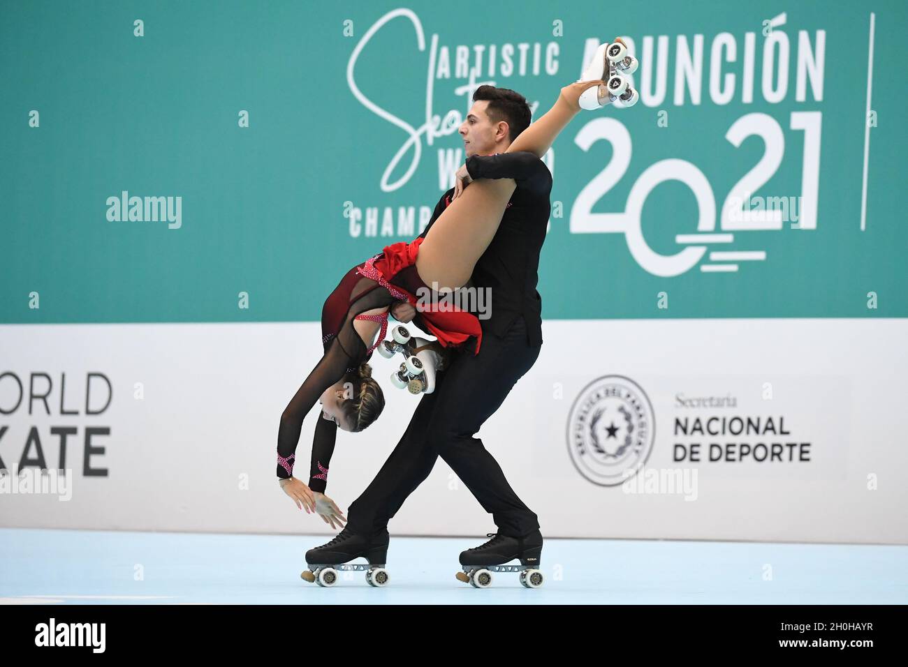 Lisa welik michael seeger suarez hi-res stock photography and images ...