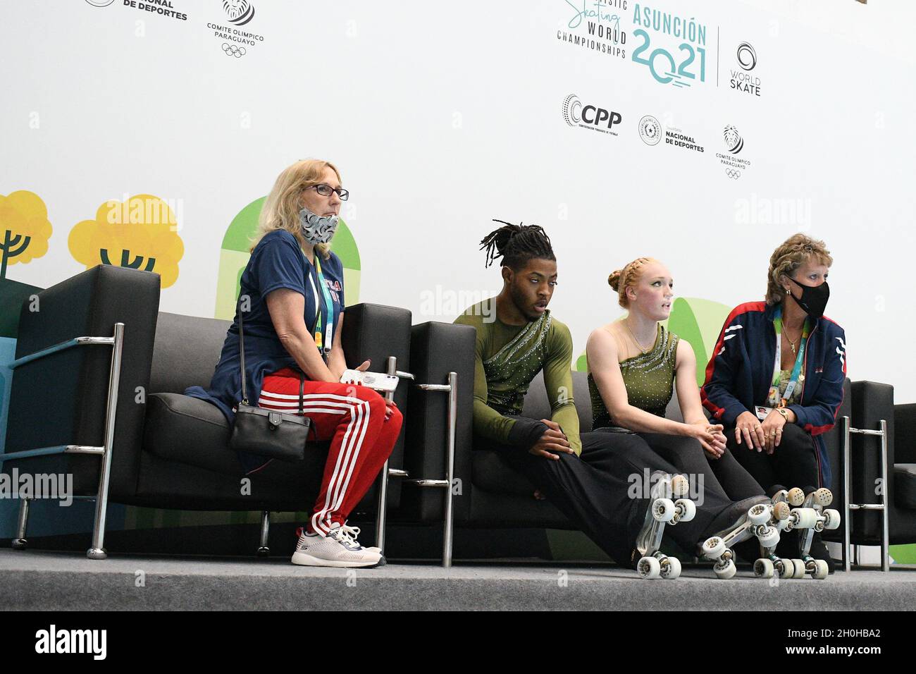 Samantha krusza darius sanders hi-res stock photography and images - Alamy