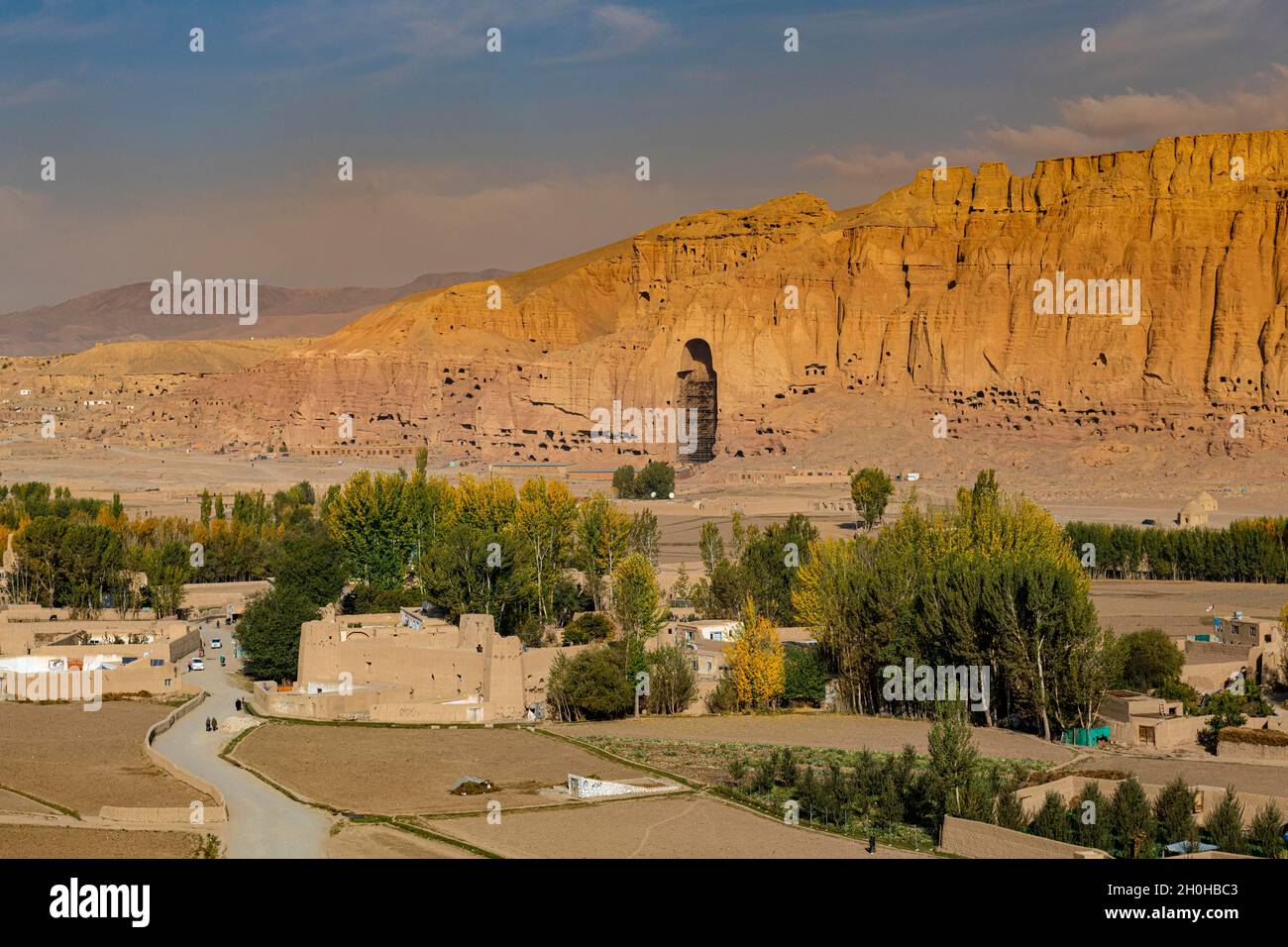 Statue of buddha bamyan afghanistan hi-res stock photography and images ...