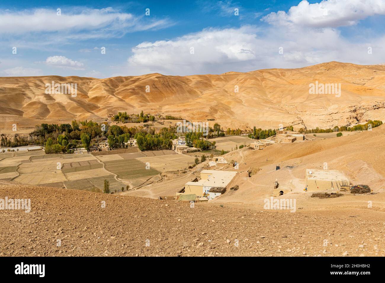 Little oasis in the dry mountain scenery of Yakawlang province, Bamyan, Afghanistan Stock Photo ...