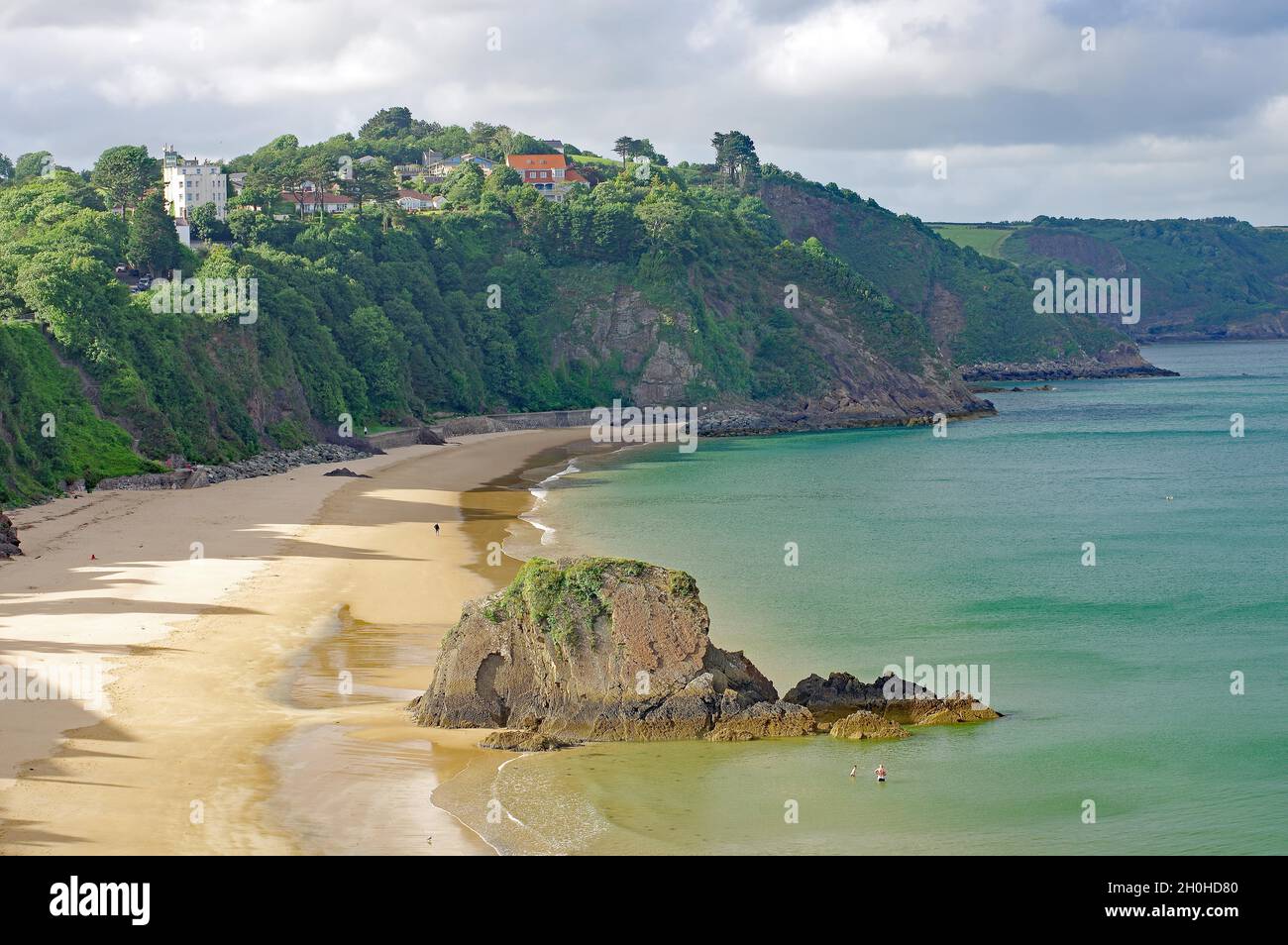 Wide beach with rocks and cliffs, Tenby, Pembrokeshire, Wales, United ...