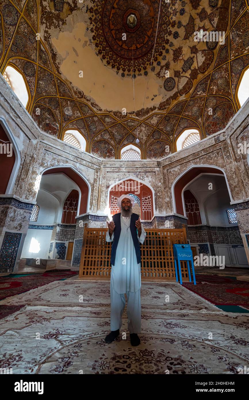 Sufi praying, Shahzada Abdullah shrine, Herat, Afghanistan Stock Photo ...